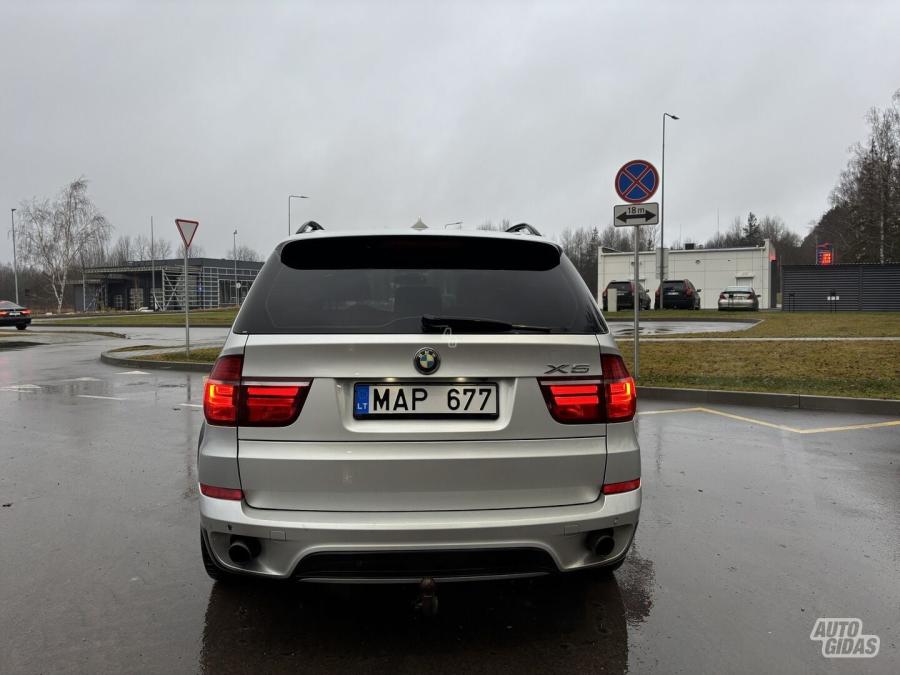 Pelēks BMW X5 2012 Viļņa, ar dzinēja tilpumu 3.00 L un nobraukumu 240 tūkst. km par 8700 €, foto 2 vietnē AUTOMOTO.COM.LV