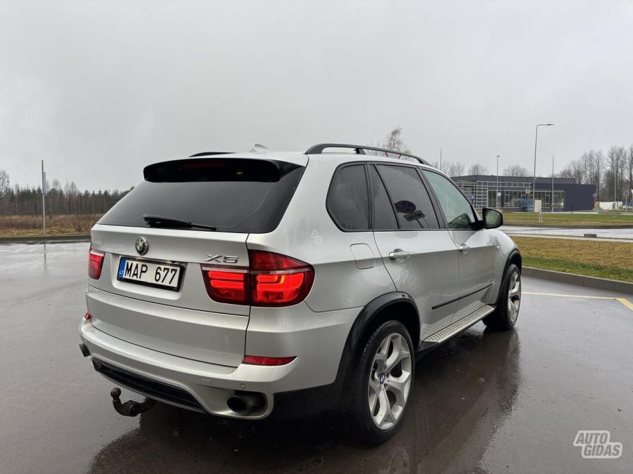 Pelēks BMW X5 2012 Viļņa, ar dzinēja tilpumu 3.00 L un nobraukumu 240 tūkst. km par 8700 €, foto 3 vietnē AUTOMOTO.COM.LV