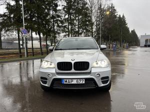 Pelēks BMW X5 2012 Viļņa, ar dzinēja tilpumu 3.00 L un nobraukumu 240 tūkst. km par 8700 €, foto 5 vietnē AUTOMOTO.COM.LV