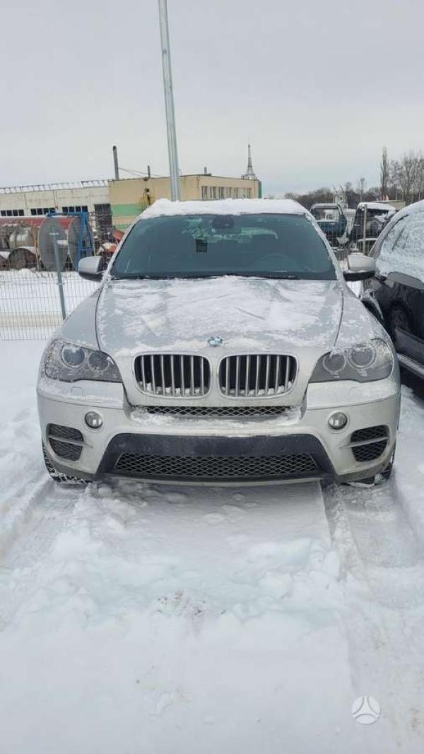 Pelēks BMW X5 2012 Tauragė, ar dzinēja tilpumu 2.99 L un nobraukumu 262 tūkst. km par 7300 €, foto 1 vietnē AUTOMOTO.COM.LV