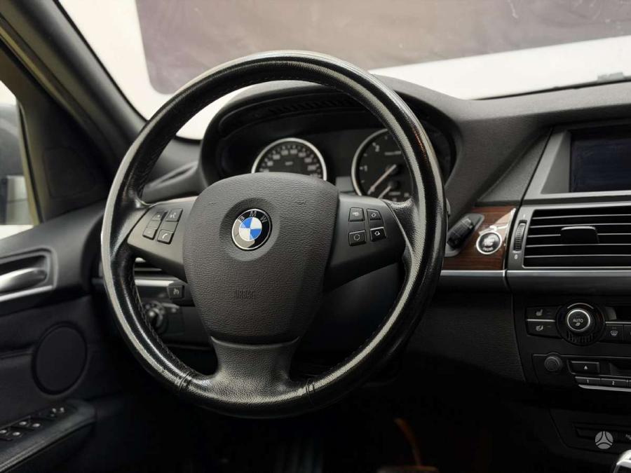 Pelēks BMW X5 2012 Viļņa, ar dzinēja tilpumu 2.99 L un nobraukumu 308 tūkst. km par 10450 €, foto 19 vietnē AUTOMOTO.COM.LV