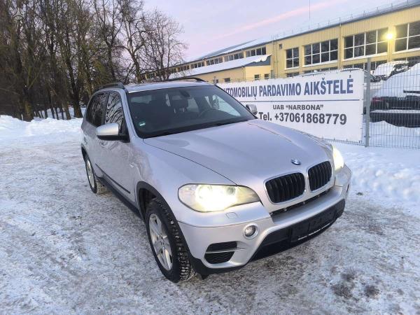 Grey BMW X5 2012 in Joniskis, with an engine capacity of 2.99 L and mileage of 300 thousand km for 8950 €, photo 8 on AUTOMOTO.COM.LV