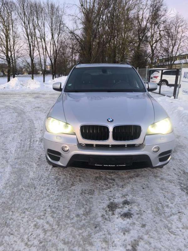 Grey BMW X5 2012 in Joniskis, with an engine capacity of 2.99 L and mileage of 300 thousand km for 8950 €, photo 9 on AUTOMOTO.COM.LV