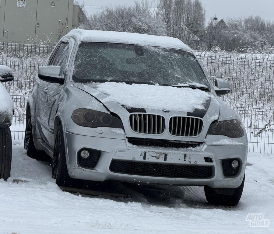 Grey BMW X5 2012 in Birstonas, with an engine capacity of 4.00 L and mileage of 200 thousand km for 5999 €, photo 2 on AUTOMOTO.COM.LV