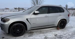 Grey BMW X5 2012 in Birstonas, with an engine capacity of 4.00 L and mileage of 200 thousand km for 5999 €, photo 3 on AUTOMOTO.COM.LV