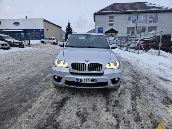 Grey BMW X5 2012 in Taurage, with an engine capacity of 2.99 L and mileage of 306 thousand km for 10800 €, photo 3 on AUTOMOTO.COM.LV