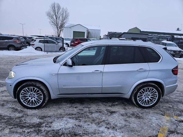 Grey BMW X5 2012 in Taurage, with an engine capacity of 2.99 L and mileage of 306 thousand km for 10800 €, photo 4 on AUTOMOTO.COM.LV