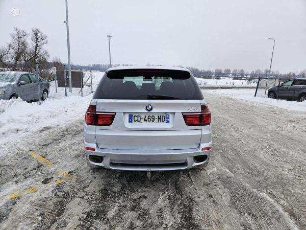 Grey BMW X5 2012 in Taurage, with an engine capacity of 2.99 L and mileage of 306 thousand km for 10800 €, photo 6 on AUTOMOTO.COM.LV