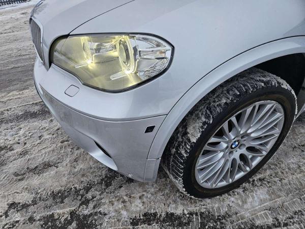 Grey BMW X5 2012 in Taurage, with an engine capacity of 2.99 L and mileage of 306 thousand km for 10800 €, photo 9 on AUTOMOTO.COM.LV