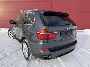Grey BMW X5 2012 in Kaunas, with an engine capacity of 2.99 L and mileage of 305 thousand km for 11700 €, photo 2 on AUTOMOTO.COM.LV