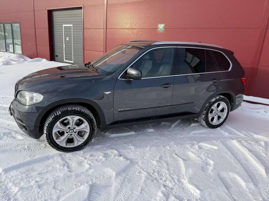 Grey BMW X5 2012 in Kaunas, with an engine capacity of 2.99 L and mileage of 305 thousand km for 11700 €, photo 6 on AUTOMOTO.COM.LV