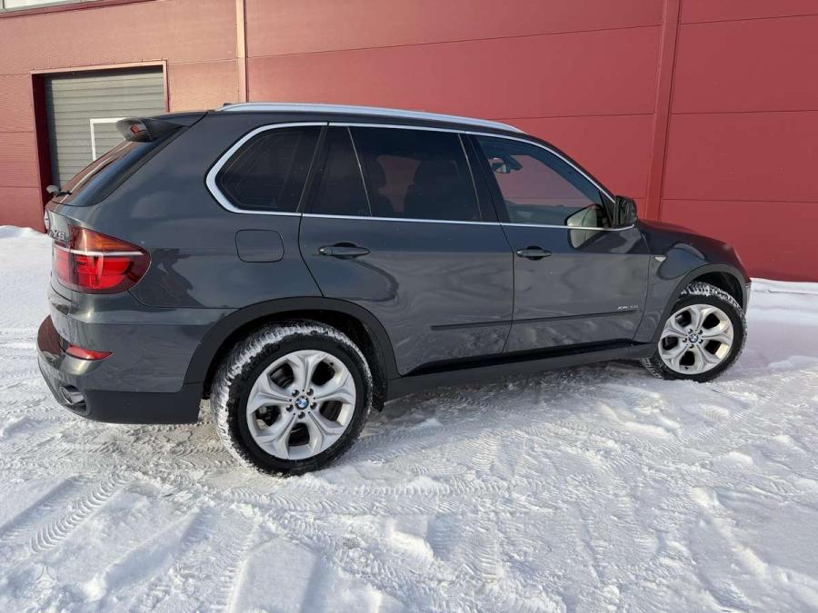 Grey BMW X5 2012 in Kaunas, with an engine capacity of 2.99 L and mileage of 305 thousand km for 11700 €, photo 10 on AUTOMOTO.COM.LV