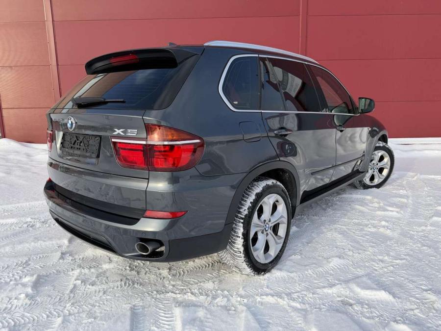 Grey BMW X5 2012 in Kaunas, with an engine capacity of 2.99 L and mileage of 305 thousand km for 11700 €, photo 11 on AUTOMOTO.COM.LV
