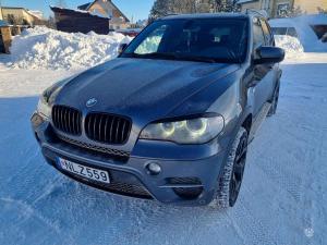 Pelēks BMW X5 2012 Šauļi, ar dzinēja tilpumu 2.98 L un nobraukumu 258 tūkst. km par 10300 €, foto  vietnē AUTOMOTO.COM.LV