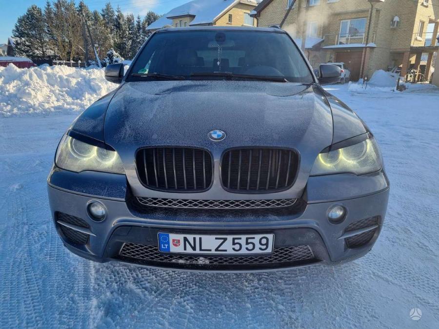 Pelēks BMW X5 2012 Šauļi, ar dzinēja tilpumu 2.98 L un nobraukumu 258 tūkst. km par 10300 €, foto 2 vietnē AUTOMOTO.COM.LV