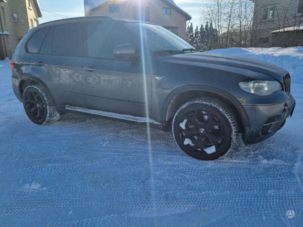 Pelēks BMW X5 2012 Šauļi, ar dzinēja tilpumu 2.98 L un nobraukumu 258 tūkst. km par 10300 €, foto 4 vietnē AUTOMOTO.COM.LV
