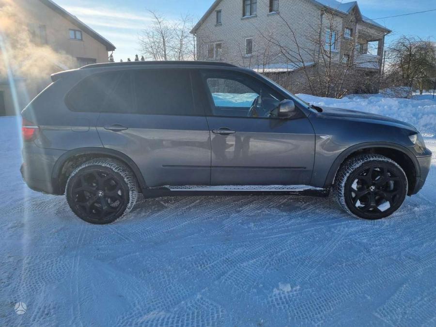 Pelēks BMW X5 2012 Šauļi, ar dzinēja tilpumu 2.98 L un nobraukumu 258 tūkst. km par 10300 €, foto 5 vietnē AUTOMOTO.COM.LV