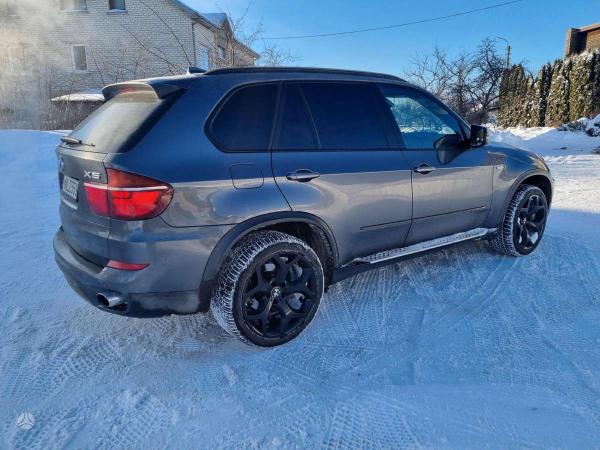 Pelēks BMW X5 2012 Šauļi, ar dzinēja tilpumu 2.98 L un nobraukumu 258 tūkst. km par 10300 €, foto 6 vietnē AUTOMOTO.COM.LV