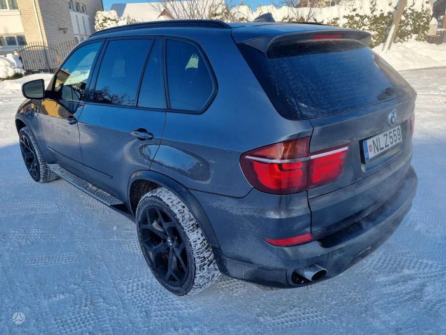 Pelēks BMW X5 2012 Šauļi, ar dzinēja tilpumu 2.98 L un nobraukumu 258 tūkst. km par 10300 €, foto 9 vietnē AUTOMOTO.COM.LV