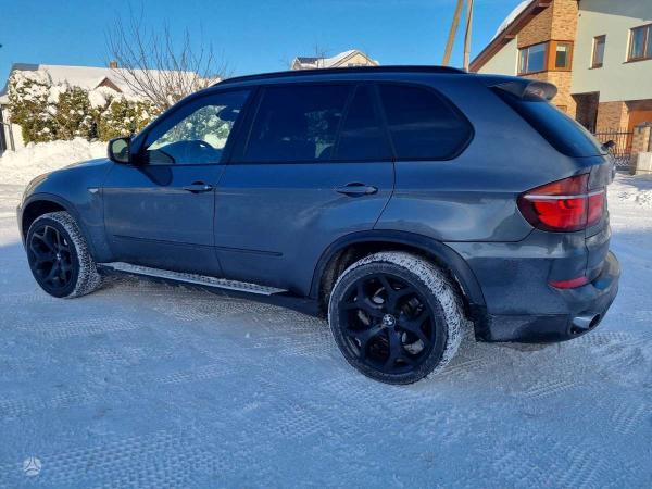 Pelēks BMW X5 2012 Šauļi, ar dzinēja tilpumu 2.98 L un nobraukumu 258 tūkst. km par 10300 €, foto 10 vietnē AUTOMOTO.COM.LV