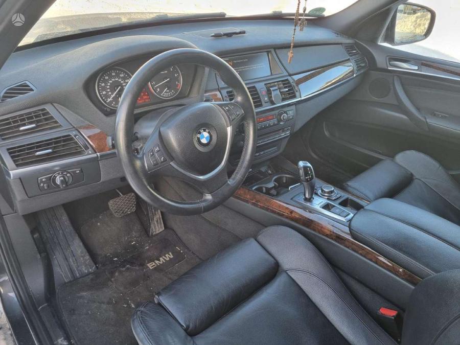 Pelēks BMW X5 2012 Šauļi, ar dzinēja tilpumu 2.98 L un nobraukumu 258 tūkst. km par 10300 €, foto 16 vietnē AUTOMOTO.COM.LV