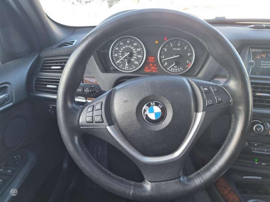 Pelēks BMW X5 2012 Šauļi, ar dzinēja tilpumu 2.98 L un nobraukumu 258 tūkst. km par 10300 €, foto 20 vietnē AUTOMOTO.COM.LV