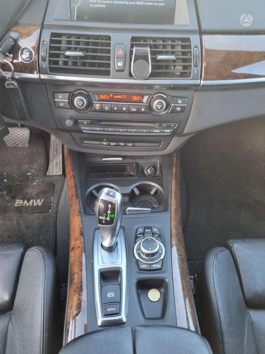 Pelēks BMW X5 2012 Šauļi, ar dzinēja tilpumu 2.98 L un nobraukumu 258 tūkst. km par 10300 €, foto 22 vietnē AUTOMOTO.COM.LV