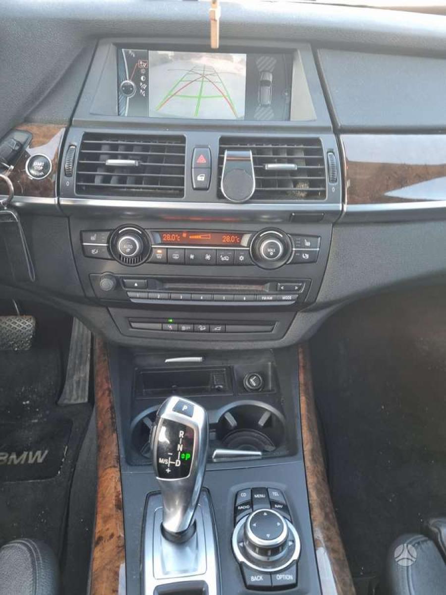 Pelēks BMW X5 2012 Šauļi, ar dzinēja tilpumu 2.98 L un nobraukumu 258 tūkst. km par 10300 €, foto 23 vietnē AUTOMOTO.COM.LV