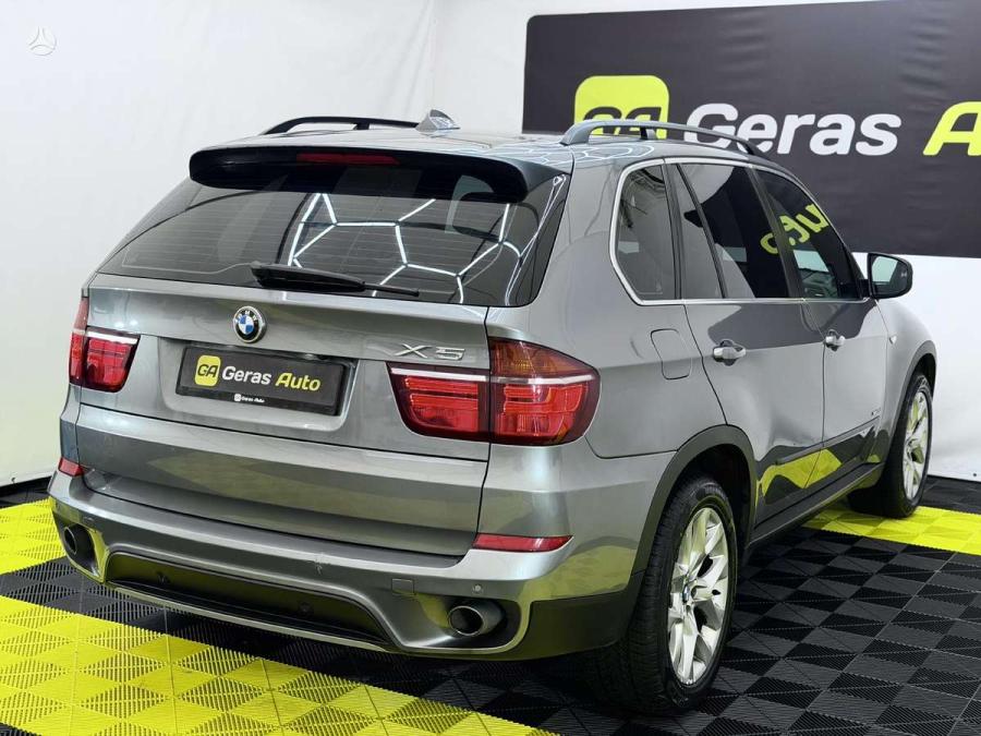 Grey BMW X5 2012 in Vilnius, with an engine capacity of 2.99 L and mileage of 308 thousand km for 9999 €, photo 4 on AUTOMOTO.COM.LV