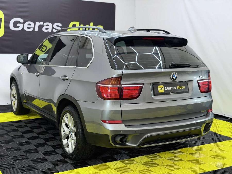 Grey BMW X5 2012 in Vilnius, with an engine capacity of 2.99 L and mileage of 308 thousand km for 9999 €, photo 6 on AUTOMOTO.COM.LV