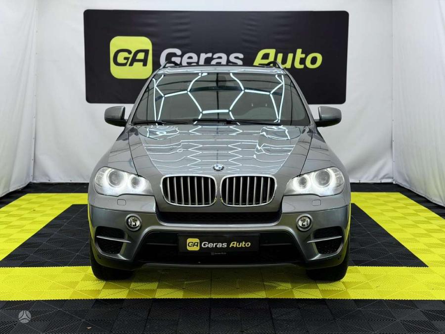 Grey BMW X5 2012 in Vilnius, with an engine capacity of 2.99 L and mileage of 308 thousand km for 9999 €, photo 7 on AUTOMOTO.COM.LV