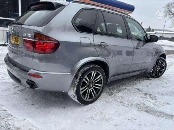 Grey BMW X5 2012 in Vilnius, with an engine capacity of 2.99 L and mileage of 156 thousand km for 4950 €, photo 4 on AUTOMOTO.COM.LV