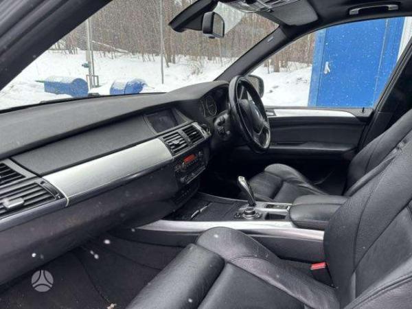 Grey BMW X5 2012 in Vilnius, with an engine capacity of 2.99 L and mileage of 156 thousand km for 4950 €, photo 6 on AUTOMOTO.COM.LV