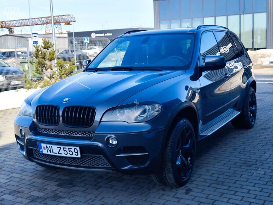 Grey BMW X5 2012 in Siauliai, with an engine capacity of 3.00 L and mileage of 258 thousand km for 9700 €, photo 3 on AUTOMOTO.COM.LV
