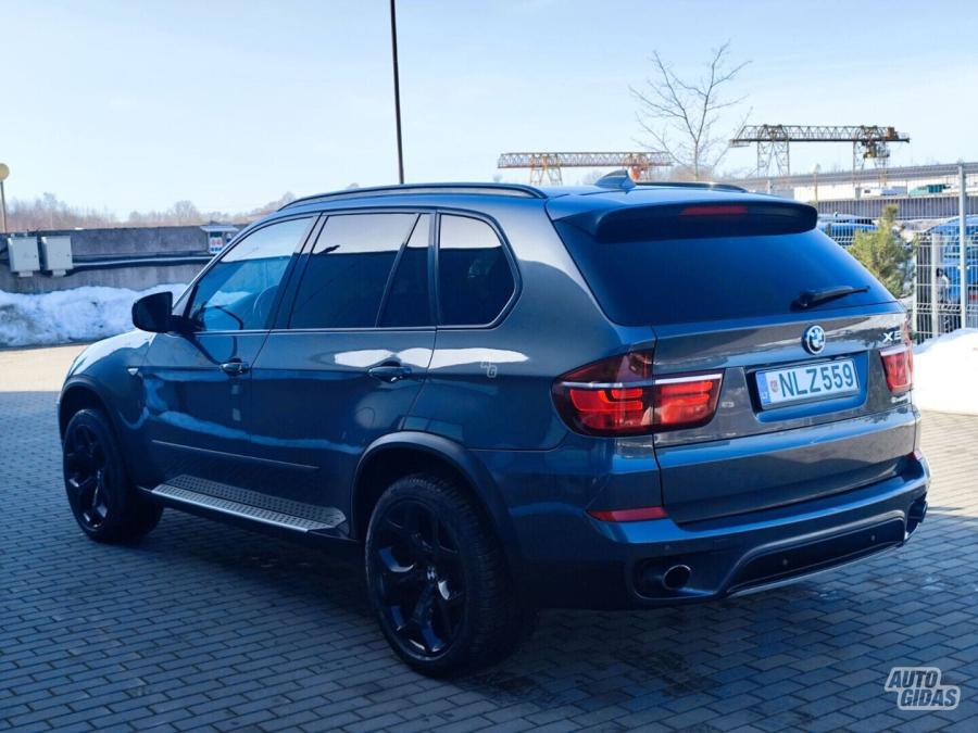 Grey BMW X5 2012 in Siauliai, with an engine capacity of 3.00 L and mileage of 258 thousand km for 9700 €, photo 5 on AUTOMOTO.COM.LV