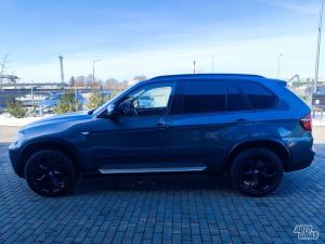 Grey BMW X5 2012 in Siauliai, with an engine capacity of 3.00 L and mileage of 258 thousand km for 9700 €, photo 8 on AUTOMOTO.COM.LV