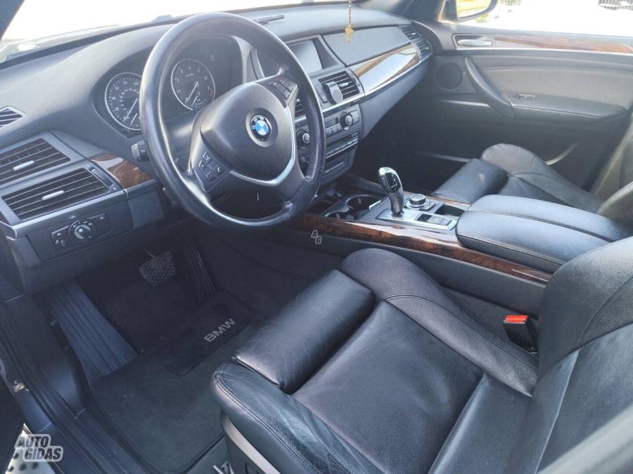 Grey BMW X5 2012 in Siauliai, with an engine capacity of 3.00 L and mileage of 258 thousand km for 9700 €, photo 9 on AUTOMOTO.COM.LV
