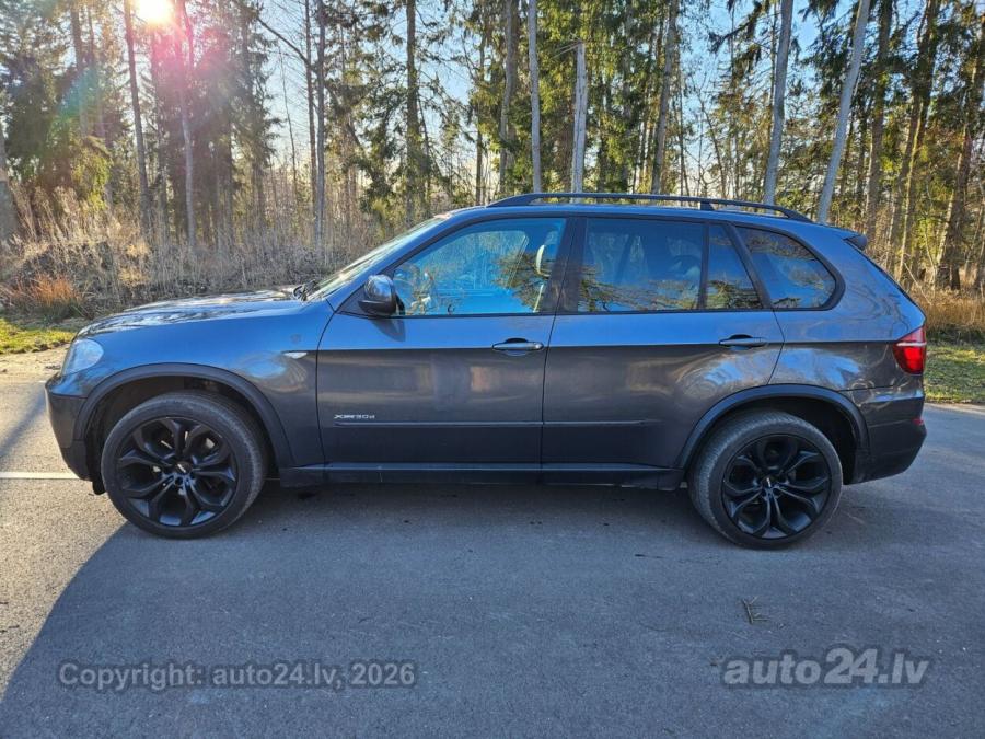 Pelēks BMW X5 2012 Tallina, ar dzinēja tilpumu 3.00 L un nobraukumu 300 tūkst. km par 13900 €, foto 5 vietnē AUTOMOTO.COM.LV