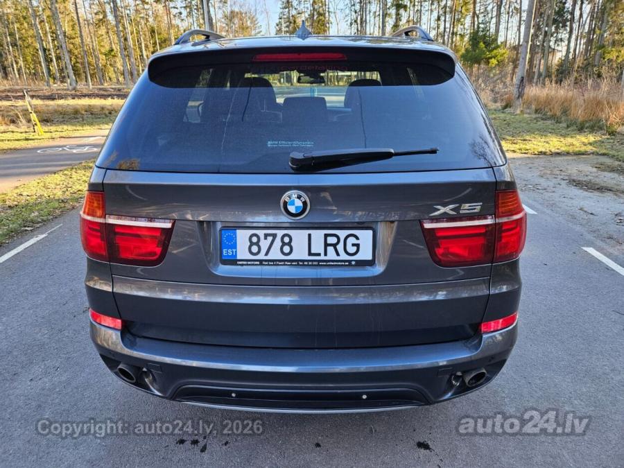 Pelēks BMW X5 2012 Tallina, ar dzinēja tilpumu 3.00 L un nobraukumu 300 tūkst. km par 13900 €, foto 7 vietnē AUTOMOTO.COM.LV