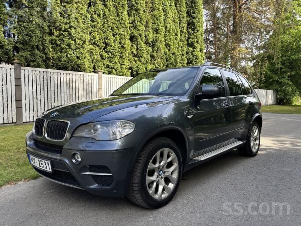 Grey BMW X5 2012 in Riga, with an engine capacity of 3.00 L and mileage of 277 thousand km for 12790 €, photo 9 on AUTOMOTO.COM.LV