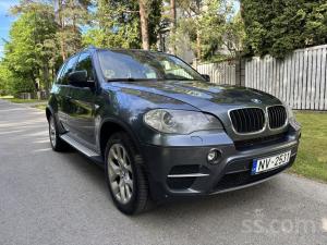 Grey BMW X5 2012 in Riga, with an engine capacity of 3.00 L and mileage of 277 thousand km for 12490 €, photo 3 on AUTOMOTO.COM.LV