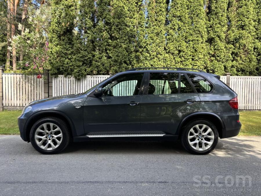 Grey BMW X5 2012 in Riga, with an engine capacity of 3.00 L and mileage of 277 thousand km for 12490 €, photo 5 on AUTOMOTO.COM.LV