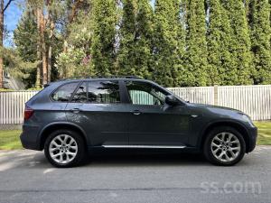 Grey BMW X5 2012 in Riga, with an engine capacity of 3.00 L and mileage of 277 thousand km for 12490 €, photo 6 on AUTOMOTO.COM.LV