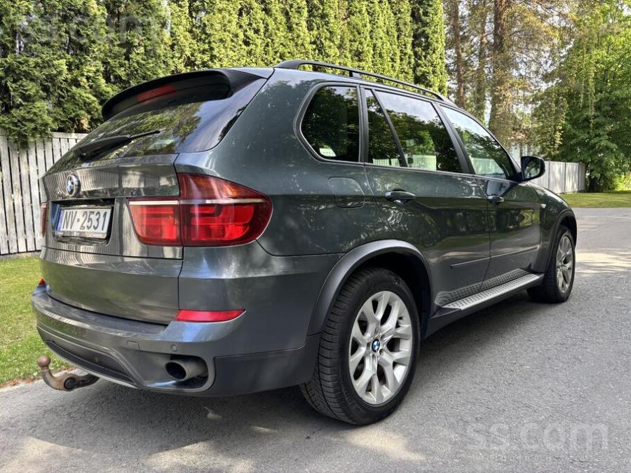 Grey BMW X5 2012 in Riga, with an engine capacity of 3.00 L and mileage of 277 thousand km for 12490 €, photo 7 on AUTOMOTO.COM.LV