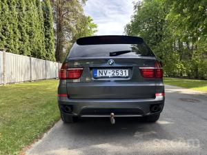 Grey BMW X5 2012 in Riga, with an engine capacity of 3.00 L and mileage of 277 thousand km for 12490 €, photo 8 on AUTOMOTO.COM.LV