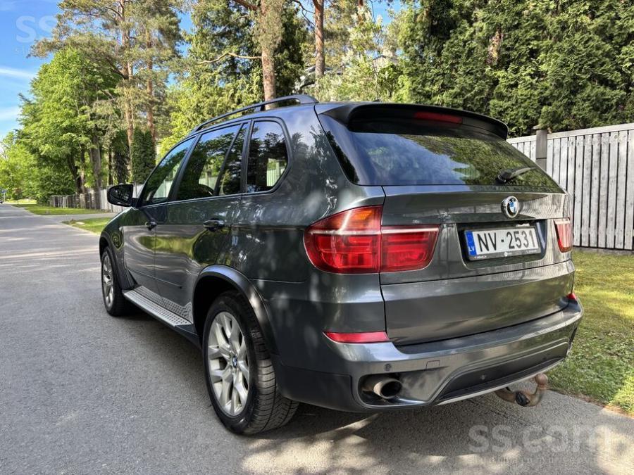 Grey BMW X5 2012 in Riga, with an engine capacity of 3.00 L and mileage of 277 thousand km for 12490 €, photo 9 on AUTOMOTO.COM.LV