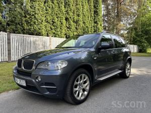 Grey BMW X5 2012 in Riga, with an engine capacity of 3.00 L and mileage of 277 thousand km for 12490 €, photo 10 on AUTOMOTO.COM.LV