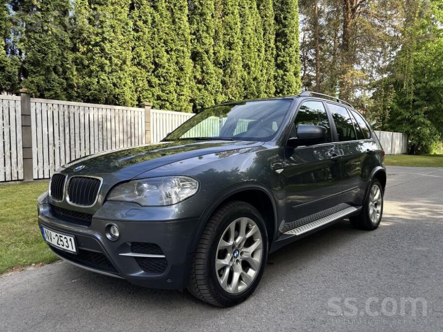 Grey BMW X5 2012 in Riga, with an engine capacity of 3.00 L and mileage of 277 thousand km for 12490 €, photo 10 on AUTOMOTO.COM.LV
