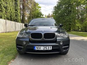 Grey BMW X5 2012 in Riga, with an engine capacity of 3.00 L and mileage of 277 thousand km for 12490 €, photo 11 on AUTOMOTO.COM.LV