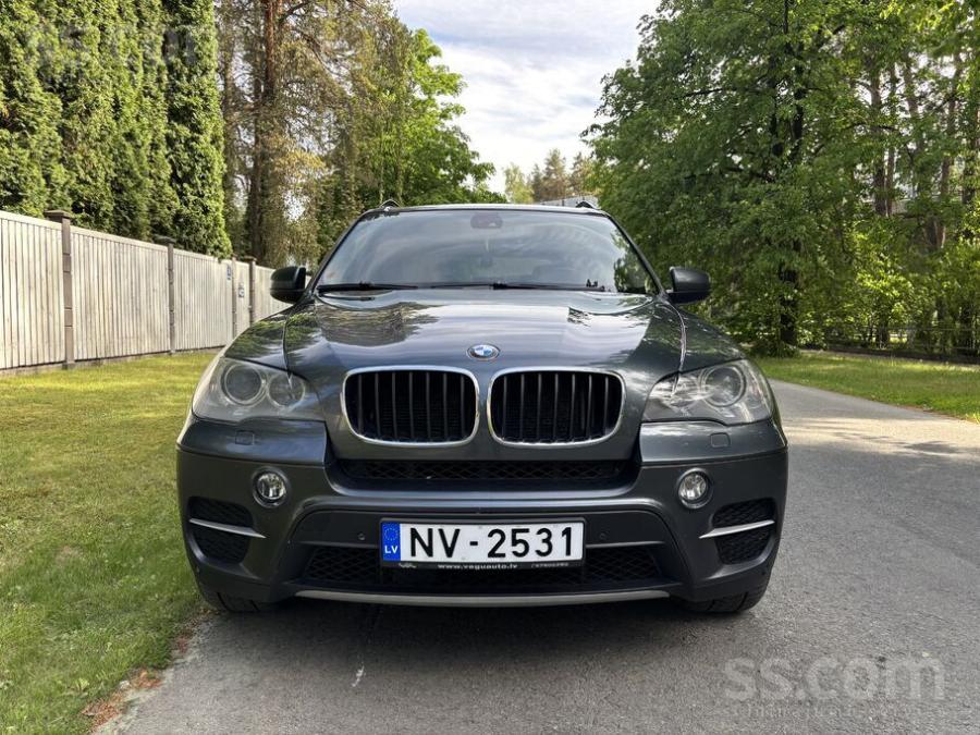Grey BMW X5 2012 in Riga, with an engine capacity of 3.00 L and mileage of 277 thousand km for 12490 €, photo 11 on AUTOMOTO.COM.LV